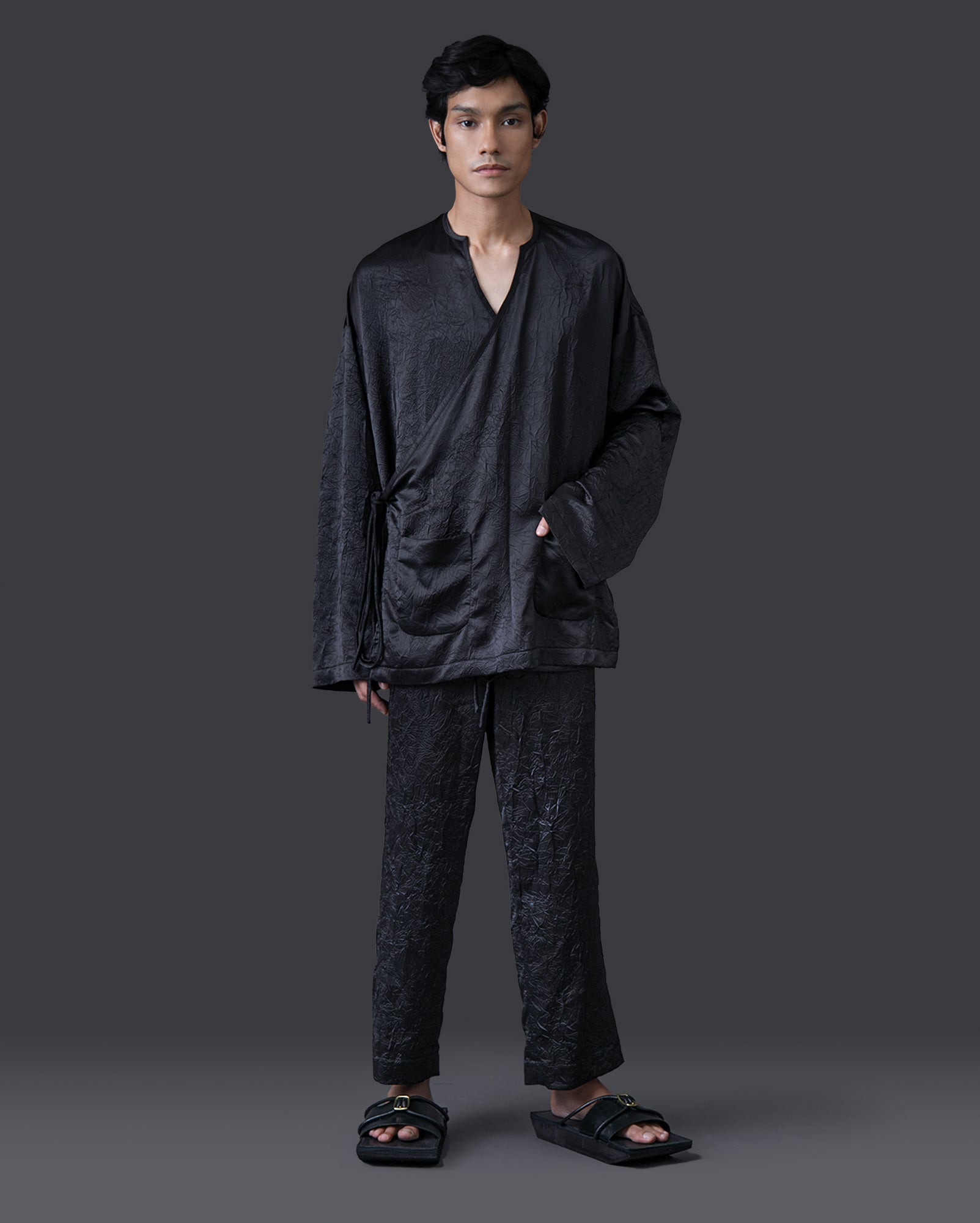 Baju Silang Kedut (Black) – BEHATI